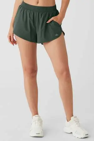 Alo Yoga Ivy League Dolphin Short