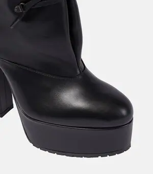 Alaïa Trekk 135 Leather Ankle Boots - Black