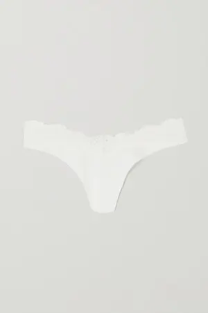 SKIMS Fits Everybody Lace Thong Off-white