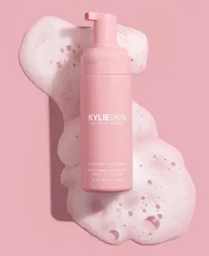 KYLIE COSMETICS Foaming Face Wash