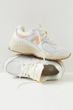 NEW BALANCE 2002r Suede Sneakers Bright White / Frappe / Sea Salt