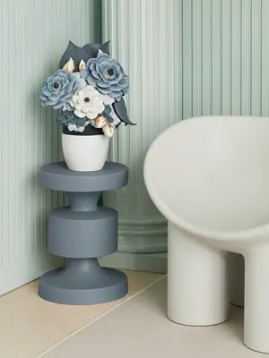 LLADRO Vase With Flowers Porcelain Figurine