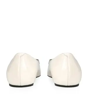 ROGER VIVIER Patent Trompette Ballet Flats - Ivory