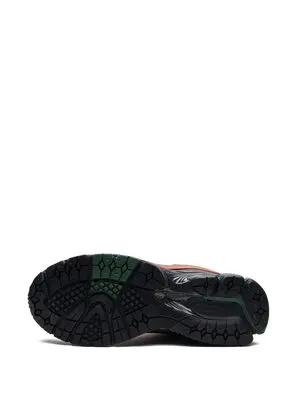 NEW BALANCE 2002r The Hiker Sneakers - Brown
