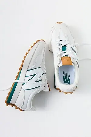 NEW BALANCE 327 Sneakers