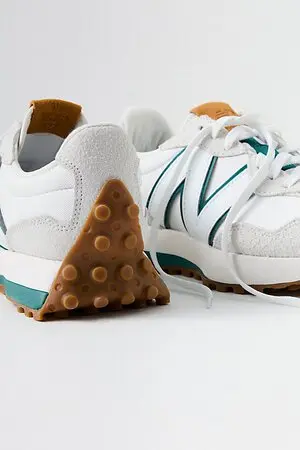NEW BALANCE 327 Sneakers