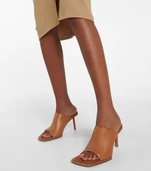 Jacquemus Les Mules Carrés Ronds Leather Mules - Brown