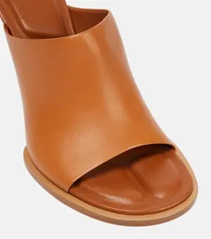 Jacquemus Les Mules Carrés Ronds Leather Mules - Brown
