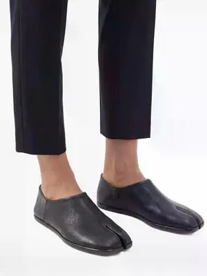 MAISON MARGIELA Tabi Slip-on Loafers - Black