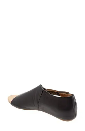 BUENO Kale Flat Sandal