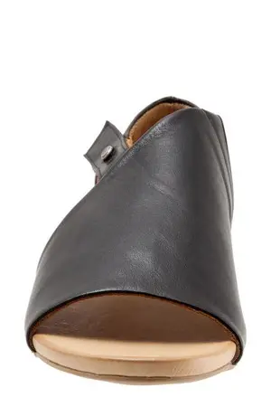 BUENO Kale Flat Sandal