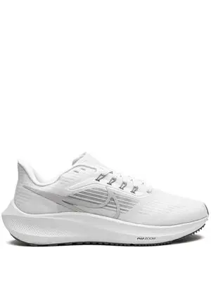 Nike Pegasus 39 Low-top Sneakers