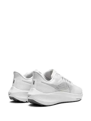 Nike Pegasus 39 Low-top Sneakers