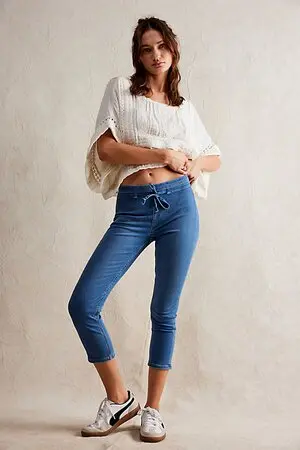 Women's Mid-Rise Cropped Jeans