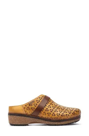 Pikolinos Granada Perforated Clog - Honey
