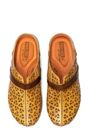 Pikolinos Granada Perforated Clog - Honey