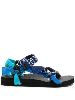 ARIZONA LOVE Trekky Bandana-print Sandals - Blue