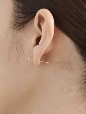 Shihara 18kt Yellow Twist Pin 02 Diamond Earring