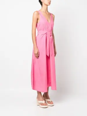Closed Sleeveless V-neck Belted Dress