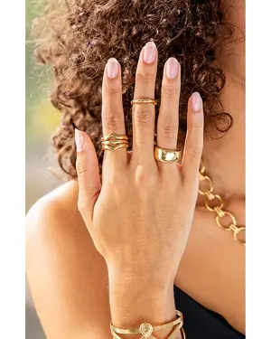 CAPUCINE DE WULF Cleopatra Hammered Band Ring