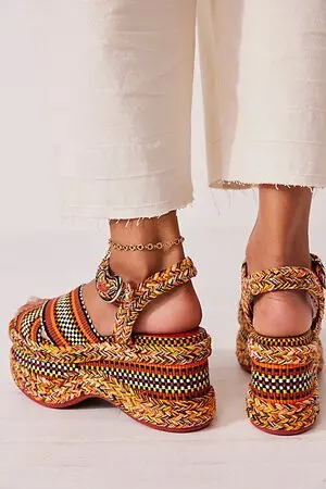 AMAMBAIH Carmen Flatform Sandals