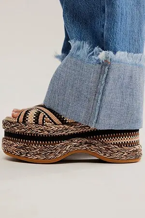AMAMBAIH Amambaih Carmen Flatform Sandals Sand