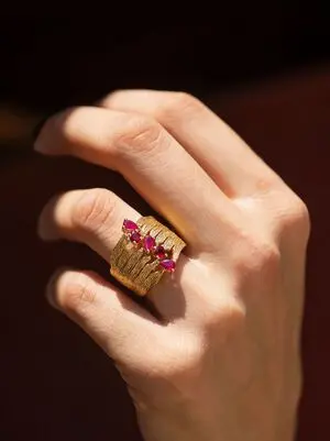 GAELLE KHOURI 18kt Yellow Cô;te À Cô;te Ruby Ring
