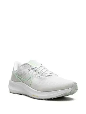 Nike Air Zoom Pegasus 39 Sneakers
