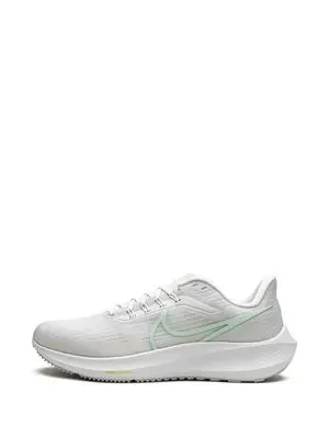 Nike Air Zoom Pegasus 39 Sneakers
