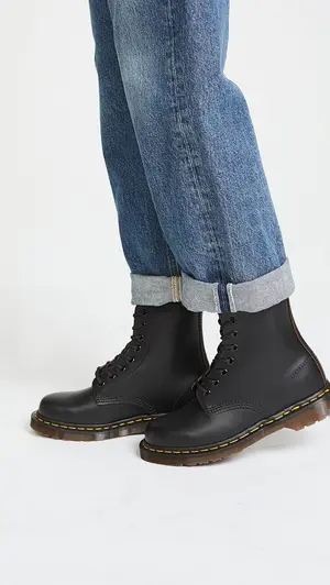 Dr. Martens 1460 Vintage 8 Eye Boots - Black