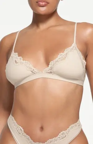 SKIMS Fits Everybody Lace Triangle Bralette Stone