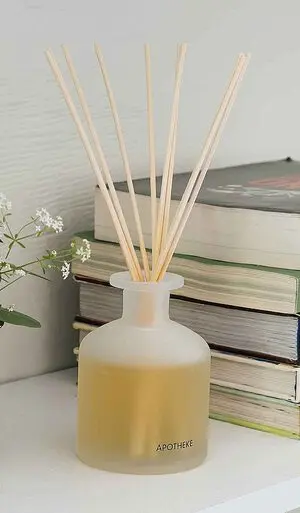 APOTHEKE White Vetiver Reed Diffuser In White - N,a