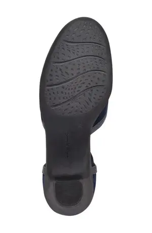 Easy Spirit Cara T-strap Pump