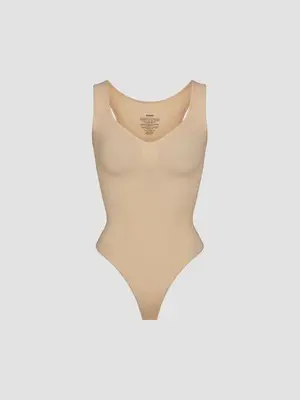 SKIMS Seamless Sculpt Scoopneck Thong Bodysuit - Clay