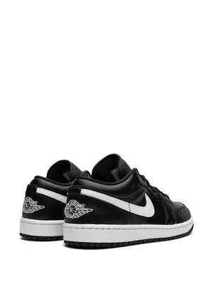 JORDAN 1 Low Sneakers - Black