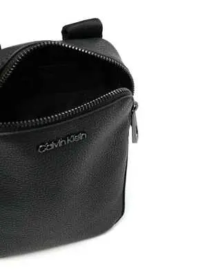 Calvin Klein Logo-plaque Zipped Messenger Bag