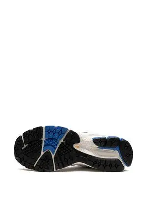 NEW BALANCE 2002r Lace-up Sneakers - White