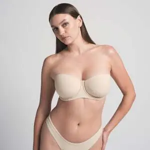 SKIMS Strapless Bra | Light Neutral | | Fits Everybody - Sand
