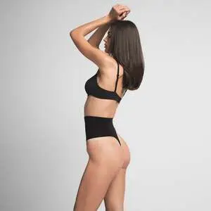 SKIMS Seamless Sculpt Mid Waist Thong Onyx