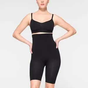 SKIMS Seamless Sculpt High Waisted Above The Knee Short - Onyx