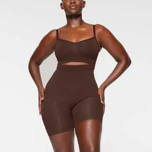 SKIMS Mid Thigh Short | Medium Neutral | Xs | Seamless Sculpt Espresso