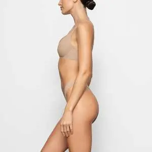 SKIMS Plunge Bra | Light Neutral | | Fits Everybody - Clay