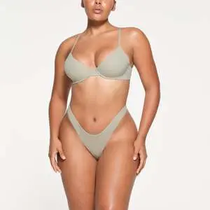 SKIMS Fits Everybody Plunge Bra Talc