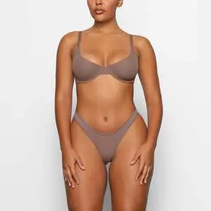 SKIMS Fits Everybody Plunge Bra Umber