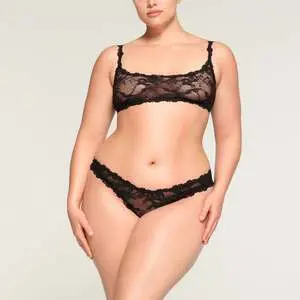 SKIMS Stretch Lace Skimpy Scoop Bralette - Onyx