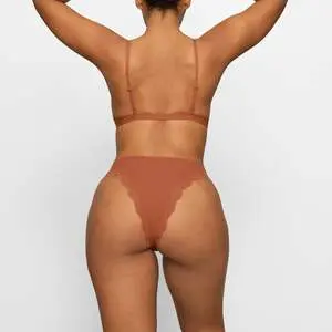 SKIMS Fits Everybody Lace Tanga - Bronze