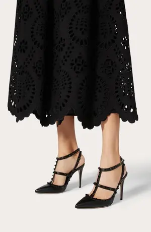 Valentino Garavani Rockstud Pointed Toe Pump - Nero