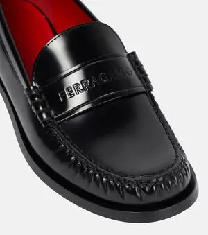FERRAGAMO Irina Leather Loafers - Black