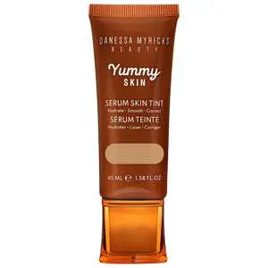 DANESSA MYRICKS BEAUTY Fluide Teinté Et'sérum Yummy Skin Avec Peptides Et Céramides Oz / 45 Ml - 6.5