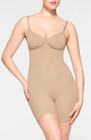SKIMS Seamless Sculpt Low Back Mid Thigh Bodysuit - Clay